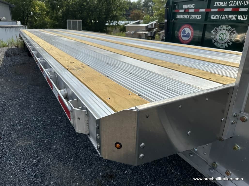 EBY 26K Deck-Over Gooseneck Trailer 40ft With Mega Ramps